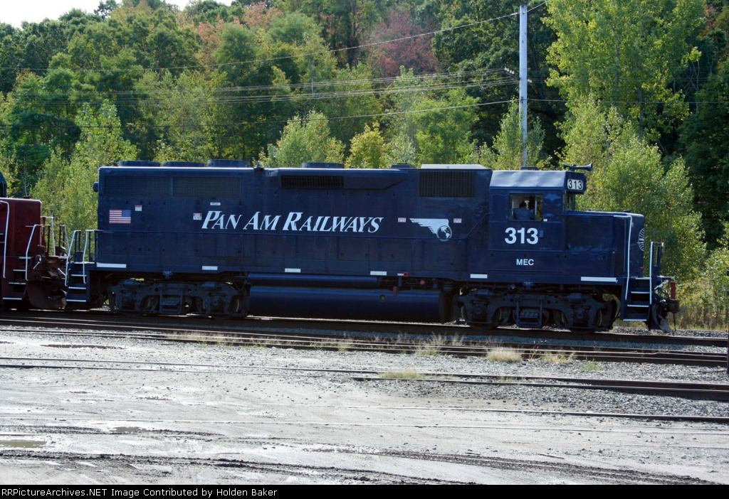 MEC 313 in new PanAm paint